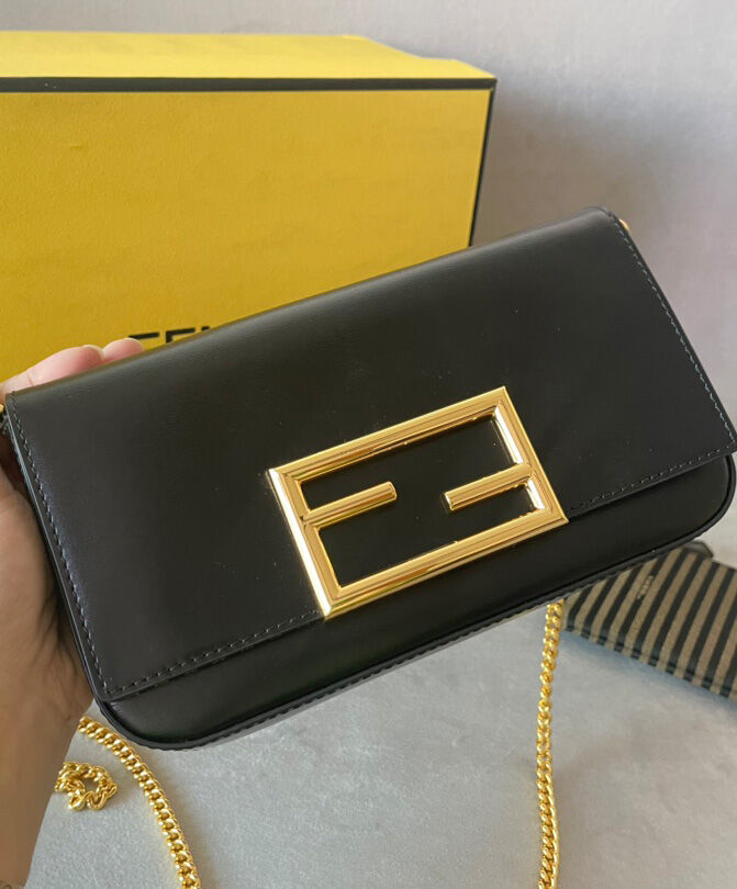 Fendi Wallet On Chain With Pouches - AlimorLuxury